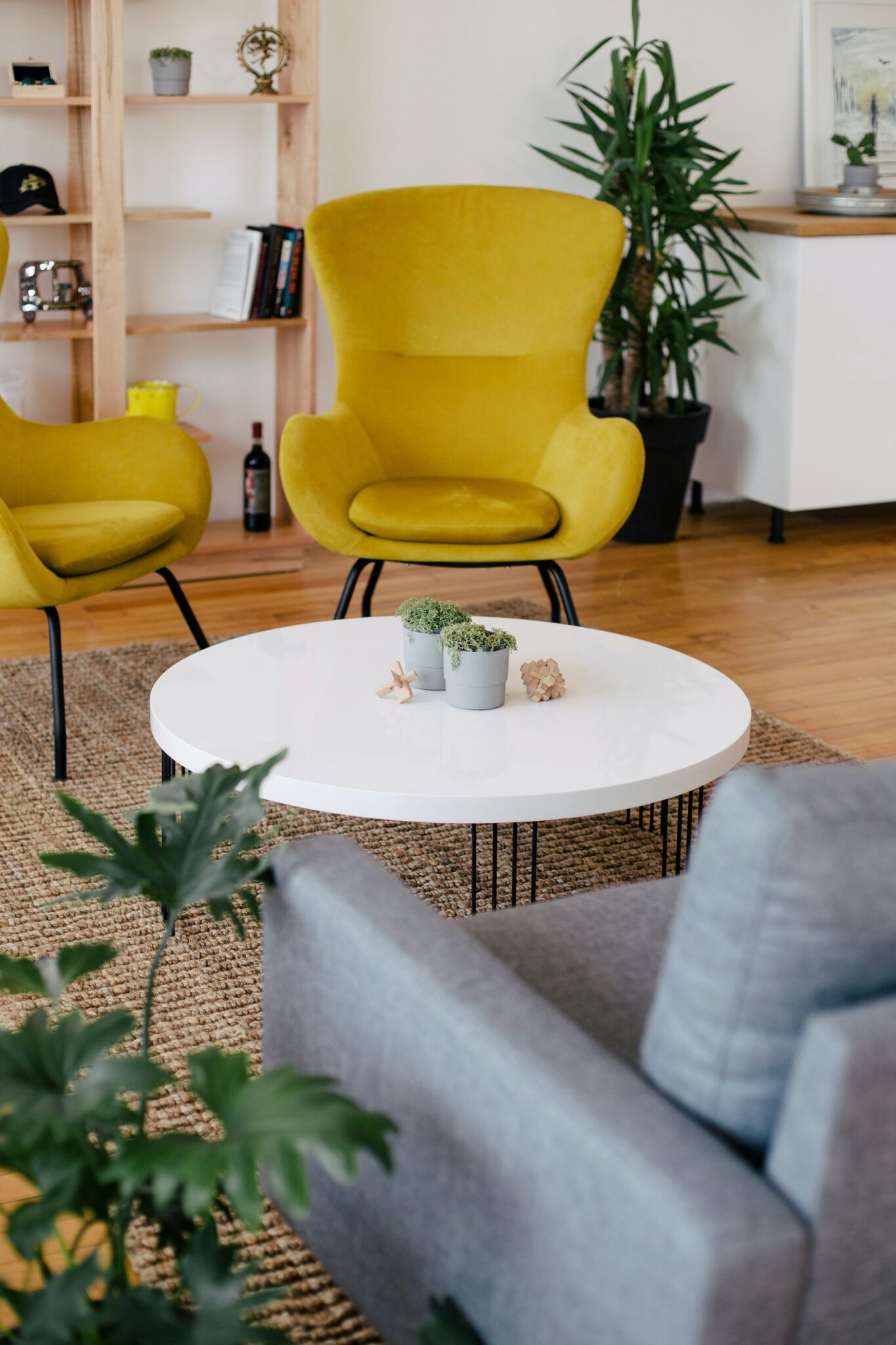 Decorating with Yellow: 15 Yellow Ideas to Brighten Your Room